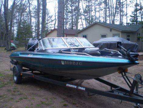 1996 stratos 201FS Fishing boat for Sale in North Aurora, IL